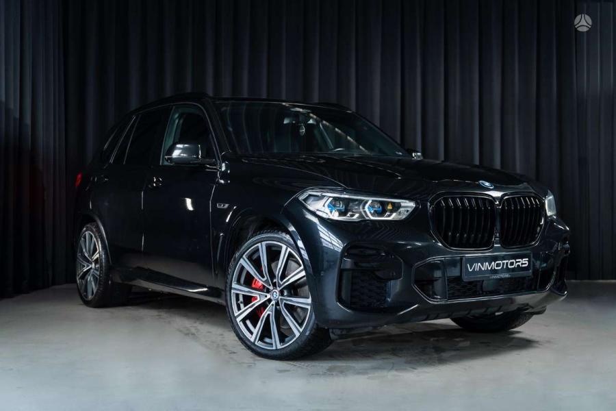 Black BMW X5 2022 in Vilnius, with an engine capacity of 2.99 L and mileage of 85 thousand km for 54999 €, photo 3 on AUTOMOTO.COM.LV