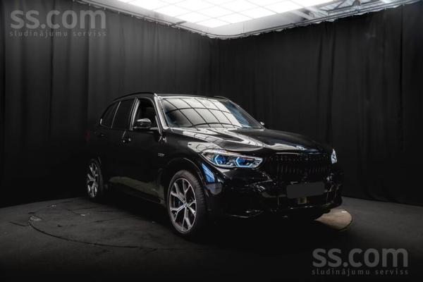 Black BMW X5 2022 in Tukums, with an engine capacity of 3.00 L and mileage of 75 thousand km for 61500 €, photo 1 on AUTOMOTO.COM.LV