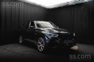 Black BMW X5 2022 in Tukums, with an engine capacity of 3.00 L and mileage of 75 thousand km for 61500 €, photo  on AUTOMOTO.COM.LV