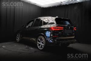Melns BMW X5 2022 Tukums, ar dzinēja tilpumu 3.00 L un nobraukumu 75 tūkst. km par 61500 €, foto 2 vietnē AUTOMOTO.COM.LV