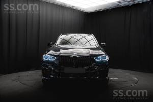 Melns BMW X5 2022 Tukums, ar dzinēja tilpumu 3.00 L un nobraukumu 75 tūkst. km par 61500 €, foto 3 vietnē AUTOMOTO.COM.LV