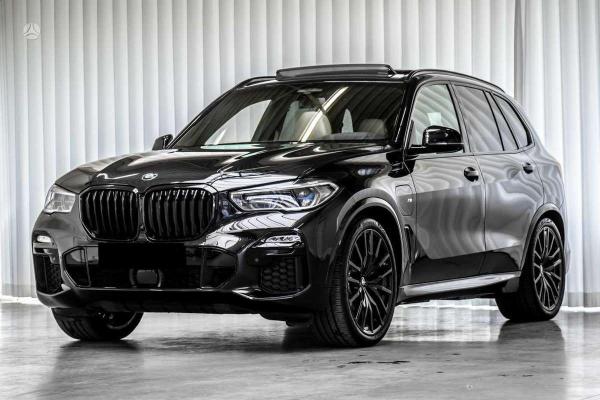 Melns BMW X5 2022 Tukums, ar dzinēja tilpumu 3.00 L un nobraukumu 90 tūkst. km par 59990 €, foto 1 vietnē AUTOMOTO.COM.LV