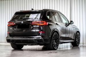 Melns BMW X5 2022 Tukums, ar dzinēja tilpumu 3.00 L un nobraukumu 90 tūkst. km par 59990 €, foto 4 vietnē AUTOMOTO.COM.LV