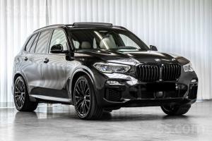 Melns BMW X5 2022 Tukums, ar dzinēja tilpumu 3.00 L un nobraukumu 0 tūkst. km par 59990 €, foto 2 vietnē AUTOMOTO.COM.LV
