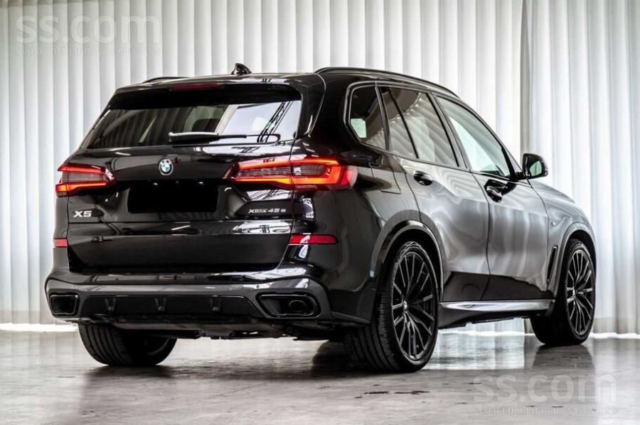 Melns BMW X5 2022 Tukums, ar dzinēja tilpumu 3.00 L un nobraukumu 0 tūkst. km par 59990 €, foto 4 vietnē AUTOMOTO.COM.LV