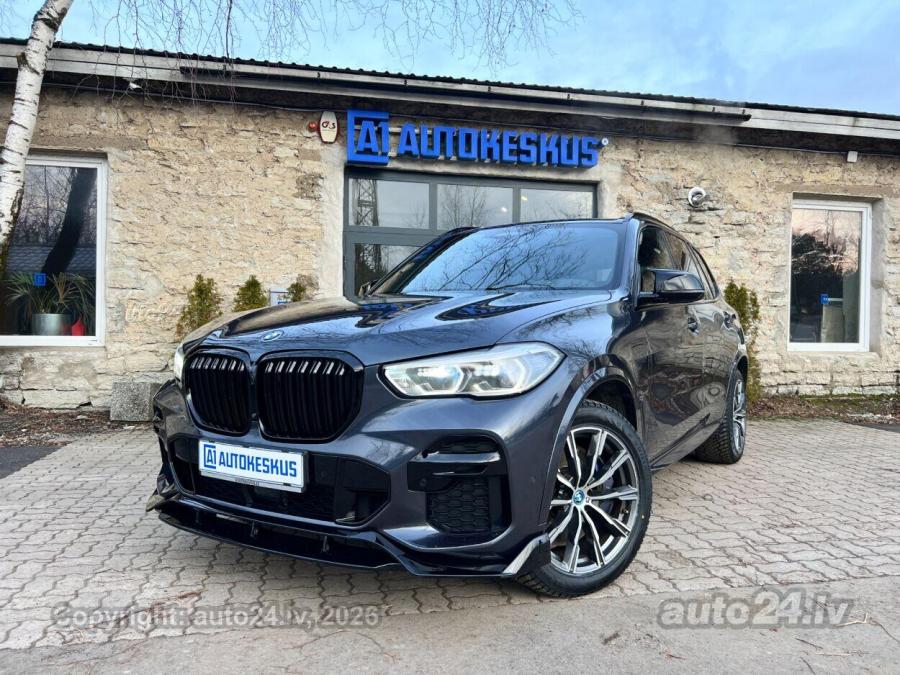 Black BMW X5 2022 in Tallinn, with an engine capacity of 3.00 L and mileage of 60 thousand km for 64990 €, photo 1 on AUTOMOTO.COM.LV