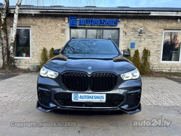 Black BMW X5 2022 in Tallinn, with an engine capacity of 3.00 L and mileage of 60 thousand km for 64990 €, photo 4 on AUTOMOTO.COM.LV