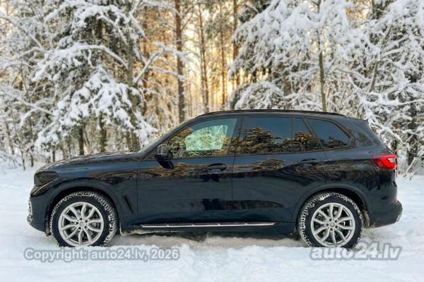 Black BMW X5 2022 in Tallinn, with an engine capacity of 3.00 L and mileage of 60 thousand km for 51000 €, photo 1 on AUTOMOTO.COM.LV
