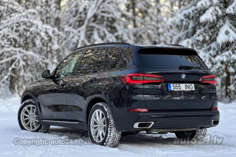 Melns BMW X5 2022 Tallina, ar dzinēja tilpumu 3.00 L un nobraukumu 60 tūkst. km par 51000 €, foto 5 vietnē AUTOMOTO.COM.LV