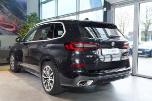 Melns BMW X5 2022 Kauņa, ar dzinēja tilpumu 3.00 L un nobraukumu 136 tūkst. km par 52993 €, foto 4 vietnē AUTOMOTO.COM.LV