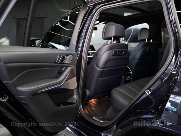 Melns BMW X5 2022 Tallina, ar dzinēja tilpumu 4.40 L un nobraukumu 82 tūkst. km par 59900 €, foto 7 vietnē AUTOMOTO.COM.LV