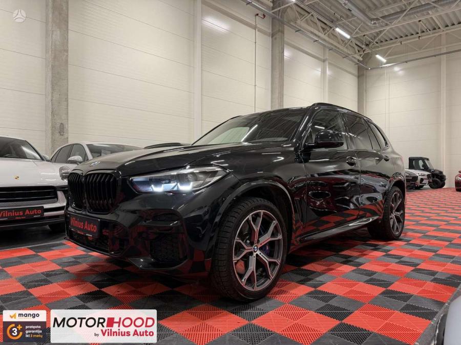 Melns BMW X5 2022 Viļņa, ar dzinēja tilpumu 4.40 L un nobraukumu 25 tūkst. km par 74000 €, foto 1 vietnē AUTOMOTO.COM.LV