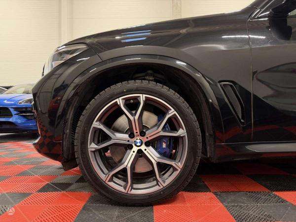 Melns BMW X5 2022 Viļņa, ar dzinēja tilpumu 4.40 L un nobraukumu 25 tūkst. km par 74000 €, foto 9 vietnē AUTOMOTO.COM.LV
