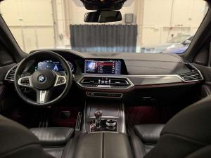 Melns BMW X5 2022 Viļņa, ar dzinēja tilpumu 4.40 L un nobraukumu 25 tūkst. km par 74000 €, foto 17 vietnē AUTOMOTO.COM.LV