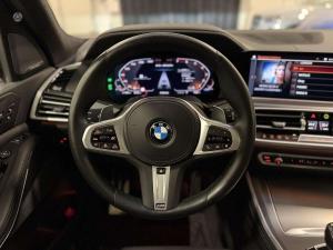 Melns BMW X5 2022 Viļņa, ar dzinēja tilpumu 4.40 L un nobraukumu 25 tūkst. km par 74000 €, foto 19 vietnē AUTOMOTO.COM.LV