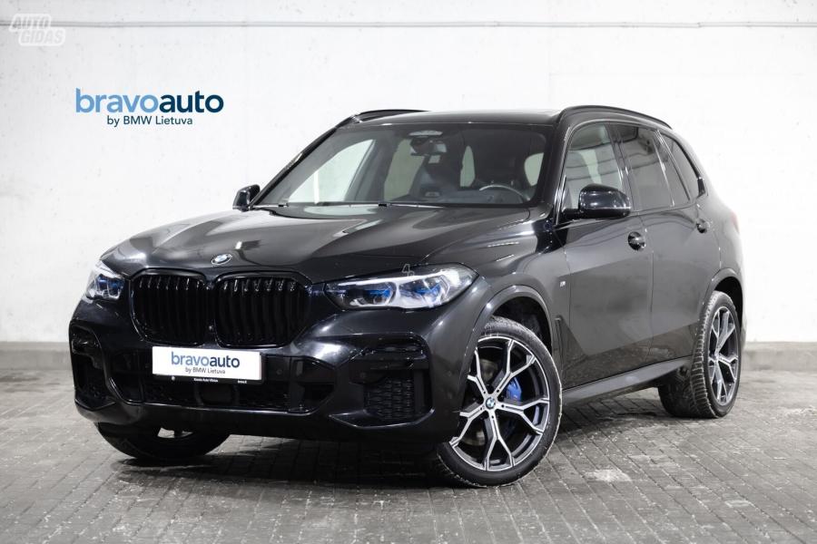 Black BMW X5 2022 in Vilnius, with an engine capacity of 3.00 L and mileage of 124 thousand km for 57881 €, photo 1 on AUTOMOTO.COM.LV