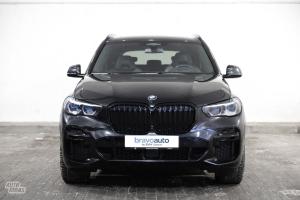 Black BMW X5 2022 in Vilnius, with an engine capacity of 3.00 L and mileage of 124 thousand km for 57881 €, photo 2 on AUTOMOTO.COM.LV