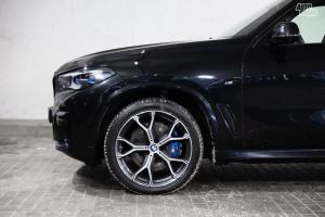 Black BMW X5 2022 in Vilnius, with an engine capacity of 3.00 L and mileage of 124 thousand km for 57881 €, photo 5 on AUTOMOTO.COM.LV