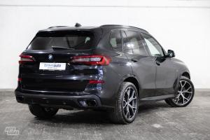 Black BMW X5 2022 in Vilnius, with an engine capacity of 3.00 L and mileage of 124 thousand km for 57881 €, photo 8 on AUTOMOTO.COM.LV