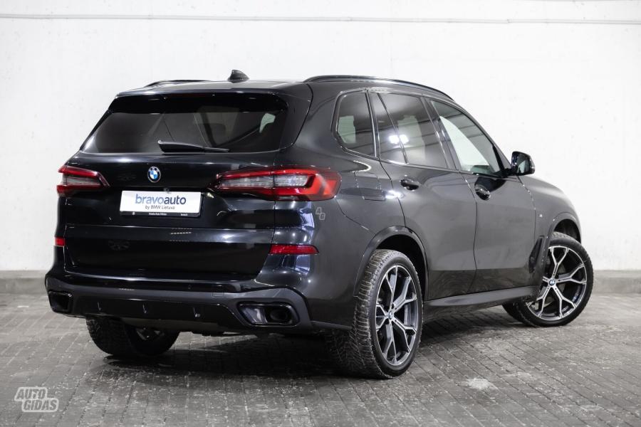 Black BMW X5 2022 in Vilnius, with an engine capacity of 3.00 L and mileage of 124 thousand km for 57881 €, photo 8 on AUTOMOTO.COM.LV