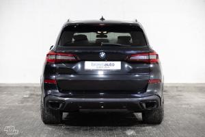 Black BMW X5 2022 in Vilnius, with an engine capacity of 3.00 L and mileage of 124 thousand km for 57881 €, photo 9 on AUTOMOTO.COM.LV