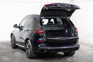 Black BMW X5 2022 in Vilnius, with an engine capacity of 3.00 L and mileage of 124 thousand km for 57881 €, photo 35 on AUTOMOTO.COM.LV