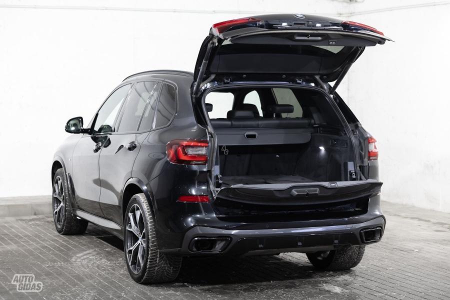 Black BMW X5 2022 in Vilnius, with an engine capacity of 3.00 L and mileage of 124 thousand km for 57881 €, photo 35 on AUTOMOTO.COM.LV