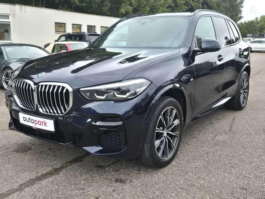 Melns BMW X5 2022 Viļņa, ar dzinēja tilpumu 2.99 L un nobraukumu 132 tūkst. km par 43900 €, foto 1 vietnē AUTOMOTO.COM.LV