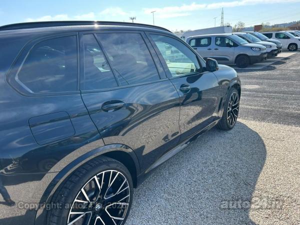 Black BMW X5 2022 in Tallinn, with an engine capacity of 3.00 L and mileage of 97 thousand km for 49900 €, photo 10 on AUTOMOTO.COM.LV