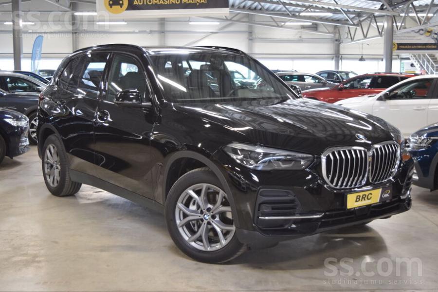 Black BMW X5 2022 in Riga, with an engine capacity of 3.00 L and mileage of 192 thousand km for 35900 €, photo 1 on AUTOMOTO.COM.LV
