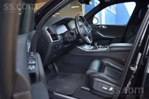 Black BMW X5 2022 in Riga, with an engine capacity of 3.00 L and mileage of 192 thousand km for 35900 €, photo 17 on AUTOMOTO.COM.LV