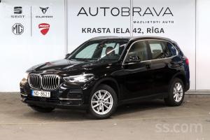 Black BMW X5 2022 in Riga, with an engine capacity of 3.00 L and mileage of 112 thousand km for 45700 €, photo  on AUTOMOTO.COM.LV