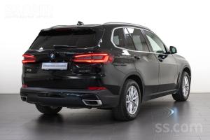 Black BMW X5 2022 in Riga, with an engine capacity of 3.00 L and mileage of 23 thousand km for 46500 €, photo 3 on AUTOMOTO.COM.LV