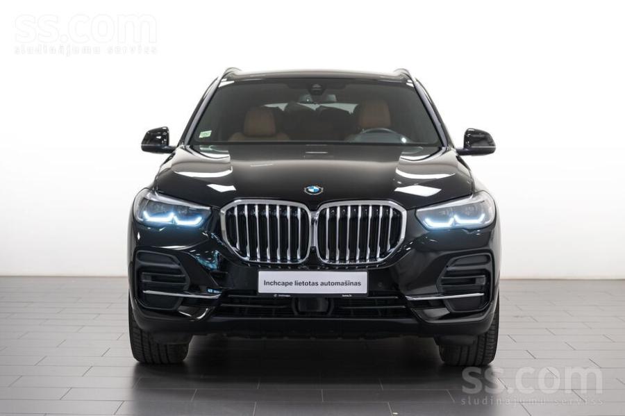 Black BMW X5 2022 in Riga, with an engine capacity of 3.00 L and mileage of 23 thousand km for 46500 €, photo 4 on AUTOMOTO.COM.LV