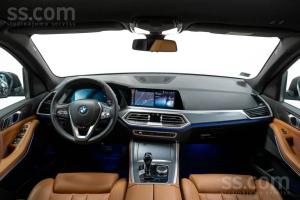 Black BMW X5 2022 in Riga, with an engine capacity of 3.00 L and mileage of 23 thousand km for 46500 €, photo 5 on AUTOMOTO.COM.LV