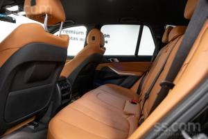 Black BMW X5 2022 in Riga, with an engine capacity of 3.00 L and mileage of 23 thousand km for 46500 €, photo 8 on AUTOMOTO.COM.LV