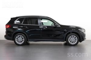 Black BMW X5 2022 in Riga, with an engine capacity of 3.00 L and mileage of 23 thousand km for 46500 €, photo 10 on AUTOMOTO.COM.LV
