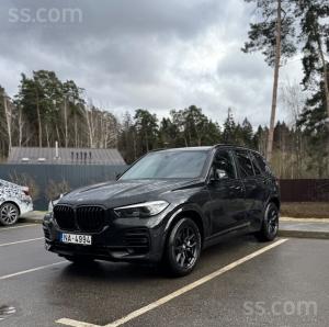 Черный БМВ Х5 2022 в Рига, объемом двигателя 3.00 л и пробегом 99 тыс. км за 44900 €, фото  на AUTOMOTO.COM.LV