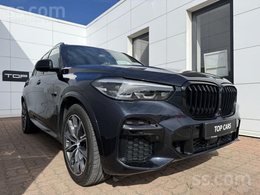 Black BMW X5 2022 in Riga, with an engine capacity of 3.00 L and mileage of 79 thousand km for 49500 €, photo 1 on AUTOMOTO.COM.LV