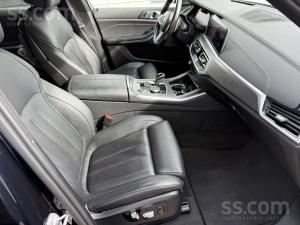 Black BMW X5 2022 in Riga, with an engine capacity of 3.00 L and mileage of 79 thousand km for 49500 €, photo 9 on AUTOMOTO.COM.LV