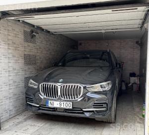 Melns BMW X5 2022 Rīga, ar dzinēja tilpumu 3.00 L un nobraukumu 17 tūkst. km par 55000 €, foto  vietnē AUTOMOTO.COM.LV