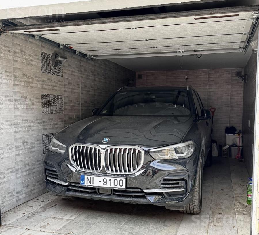 Melns BMW X5 2022 Rīga, ar dzinēja tilpumu 3.00 L un nobraukumu 17 tūkst. km par 55000 €, foto 1 vietnē AUTOMOTO.COM.LV