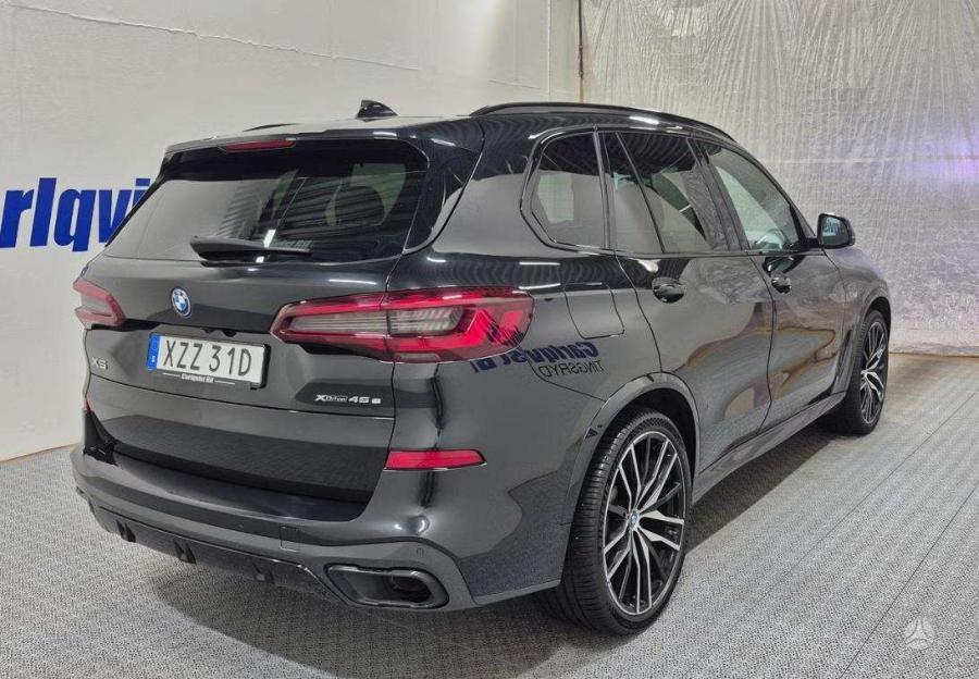 Melns BMW X5 2022 Viļņa, ar dzinēja tilpumu 3.00 L un nobraukumu 71 tūkst. km par 67000 €, foto 5 vietnē AUTOMOTO.COM.LV