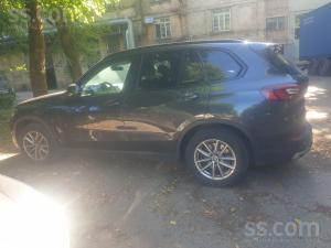 Black BMW X5 2022 in Riga, with an engine capacity of 3.00 L and mileage of 100 thousand km for 44500 €, photo 3 on AUTOMOTO.COM.LV
