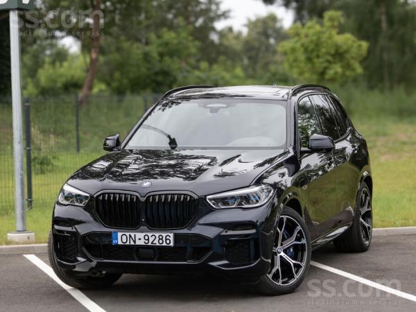 Black BMW X5 2022 in Riga, with an engine capacity of 3.00 L and mileage of 160 thousand km for 45990 €, photo 1 on AUTOMOTO.COM.LV