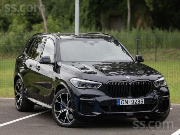 Black BMW X5 2022 in Riga, with an engine capacity of 3.00 L and mileage of 160 thousand km for 45990 €, photo 3 on AUTOMOTO.COM.LV