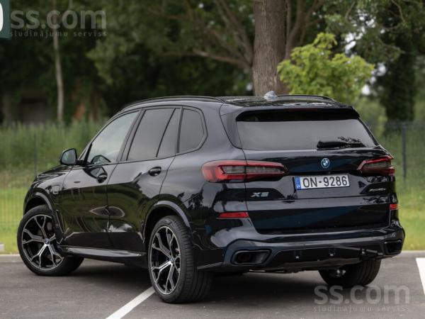 Black BMW X5 2022 in Riga, with an engine capacity of 3.00 L and mileage of 160 thousand km for 45990 €, photo 7 on AUTOMOTO.COM.LV