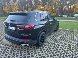 Black BMW X5 2022 in Riga, with an engine capacity of 3.00 L and mileage of 108 thousand km for 43500 €, photo 3 on AUTOMOTO.COM.LV