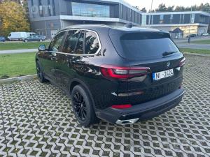 Black BMW X5 2022 in Riga, with an engine capacity of 3.00 L and mileage of 108 thousand km for 43500 €, photo 5 on AUTOMOTO.COM.LV