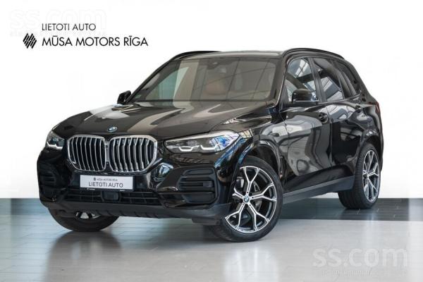 Melns BMW X5 2022 Rīga, ar dzinēja tilpumu 3.00 L un nobraukumu 89 tūkst. km par 43900 €, foto  vietnē AUTOMOTO.COM.LV